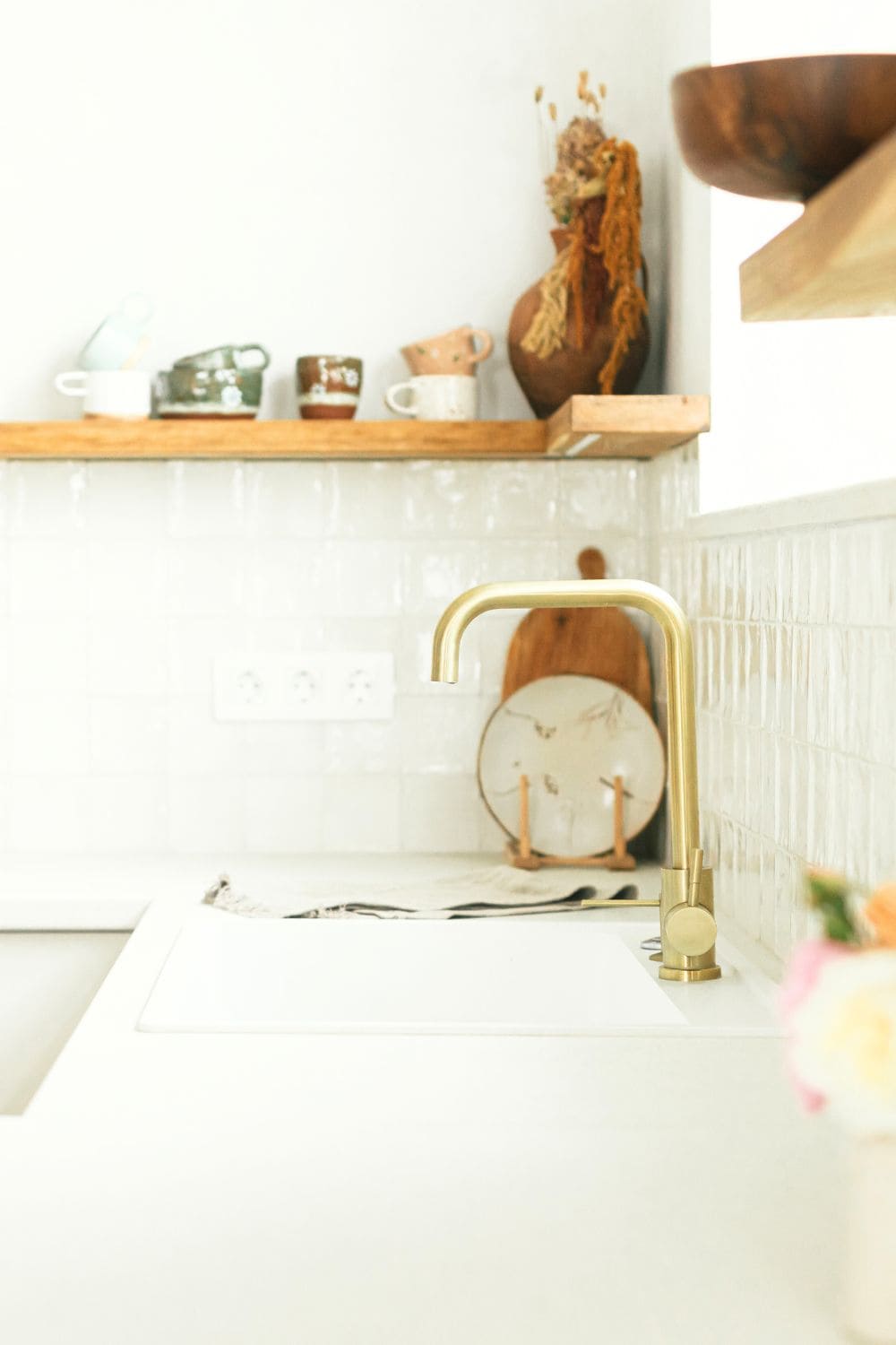 Easy Way to Determine the Most Ideal Floating Shelf Size