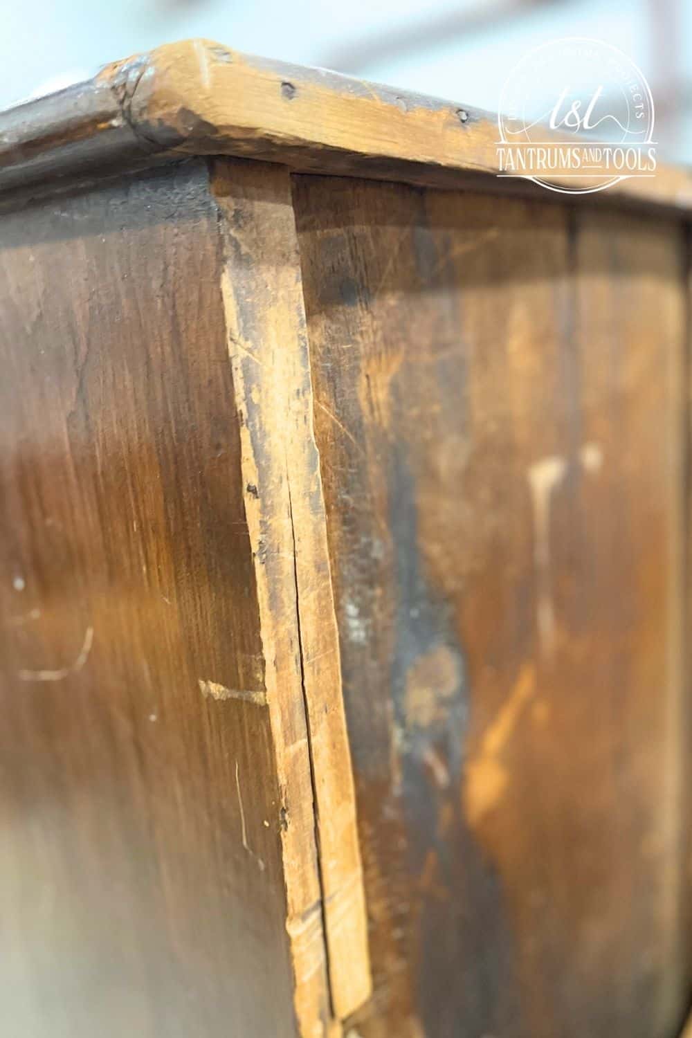 How to Know if Furniture is Real Wood or Veneer Wood Panel